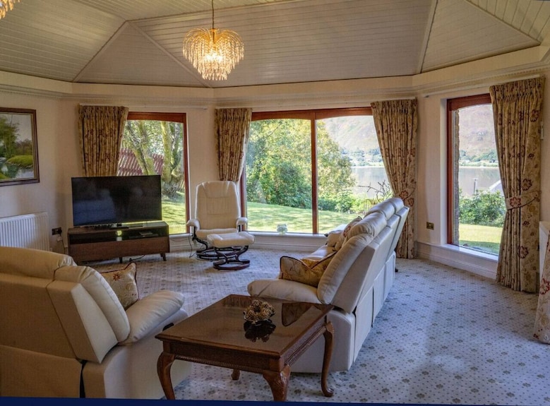 Hillcrest In The Town Of Fort William - Fort William