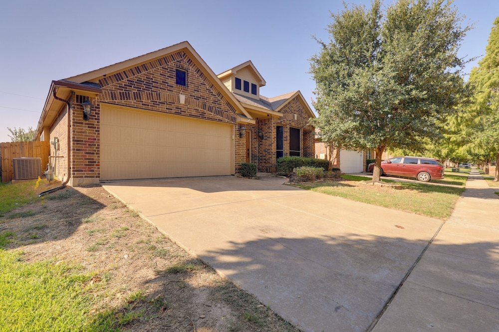 6 Mi To Dtwn Mansfield! Family Getaway W/ Patio - Arlington, TX