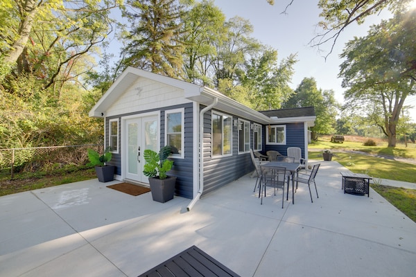 Stylish Grass Lake Retreat - Steps To Park! - Jackson, MI
