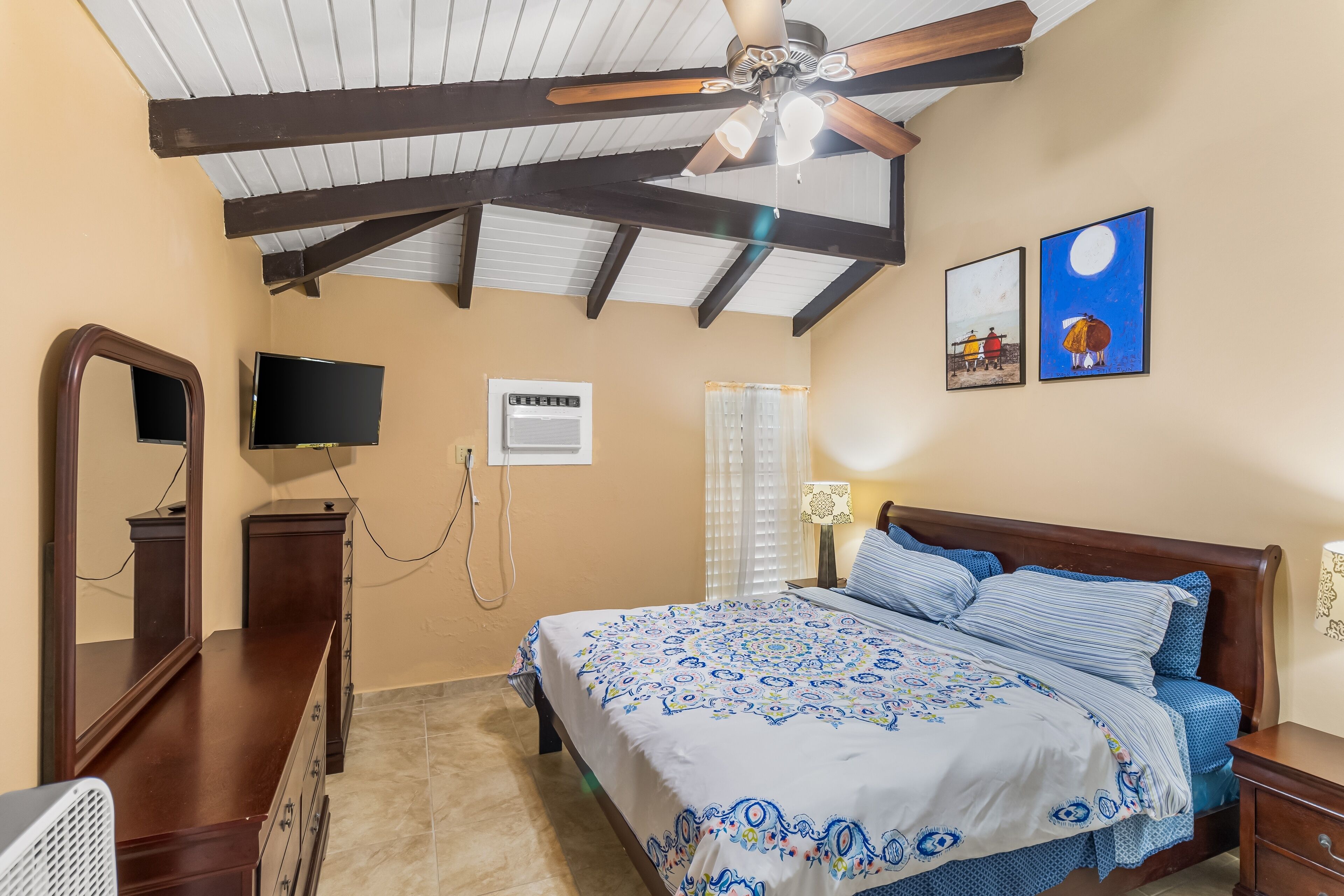 Apartamento em Condomínio Fechado, 1 quarto | 1 quarto, secretária, secretária adequada para computadores portáteis 