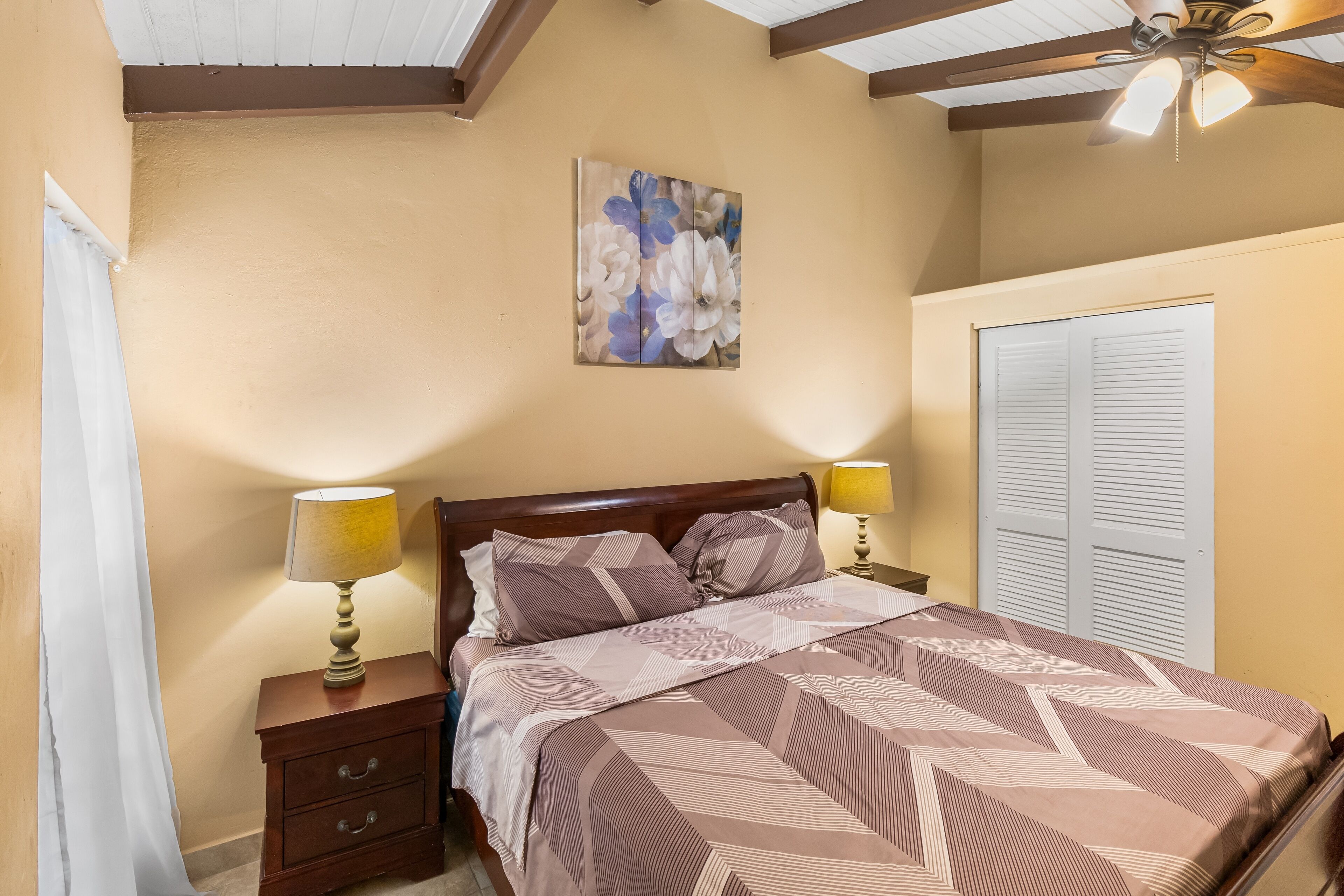 Condo, 1 quarto | 1 quarto, escrivaninha, espaço de trabalho para notebook