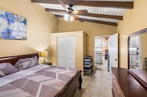 Condo, 1 quarto | 1 quarto, escrivaninha, espaço de trabalho para notebook