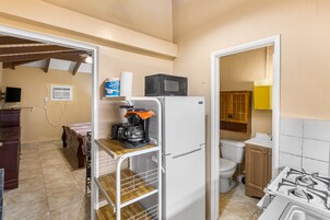 Condo, 1 quarto | Cozinha privada | Geladeira, fogão, cafeteira/chaleira, torradeira