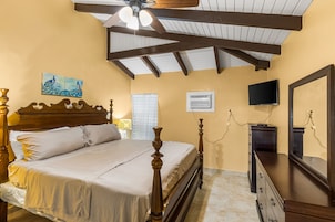 Condo, 1 quarto | 1 quarto, escrivaninha, espaço de trabalho para notebook