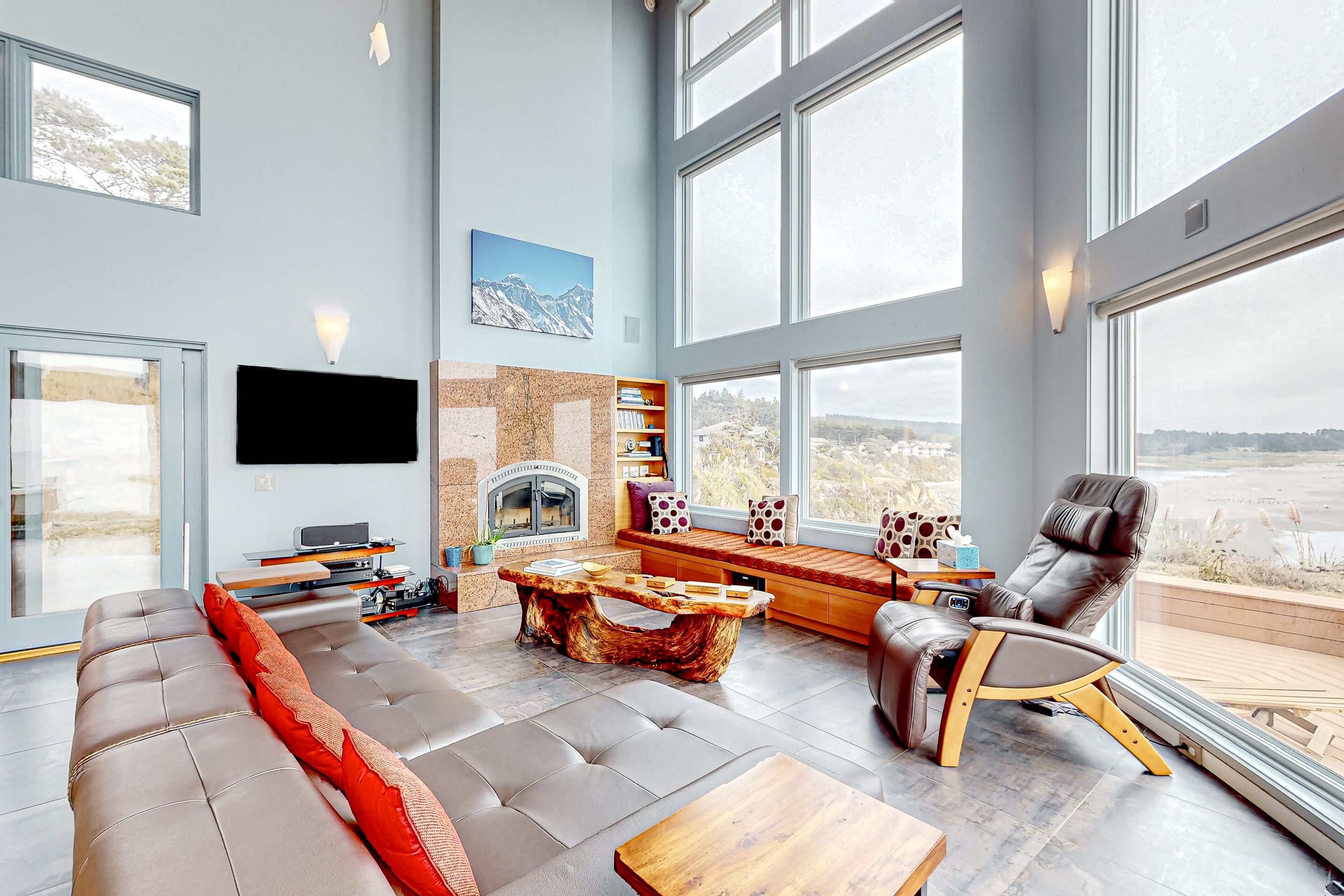 Luxury Oceanfront Home With 270-degree Views, Hot Tub & 2 Fireplaces - Gualala, CA