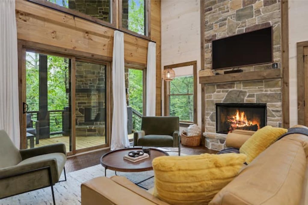 New Luxe Treetop Cabin  Hot Tub  Near Dt - Blue Ridge, GA