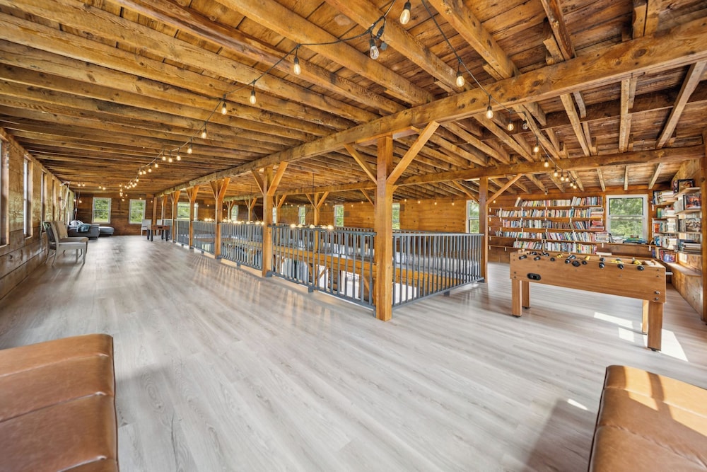 Lakeside Barn Estate- 3 Cozy Homes+Pool+Hot Tub! Reviews, Deals ...