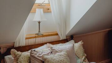 Quarto Quádruplo Comfort, vista para o jardim | Roupa de alta qualidade, Wi-fi grátis, roupa de cama fornecida