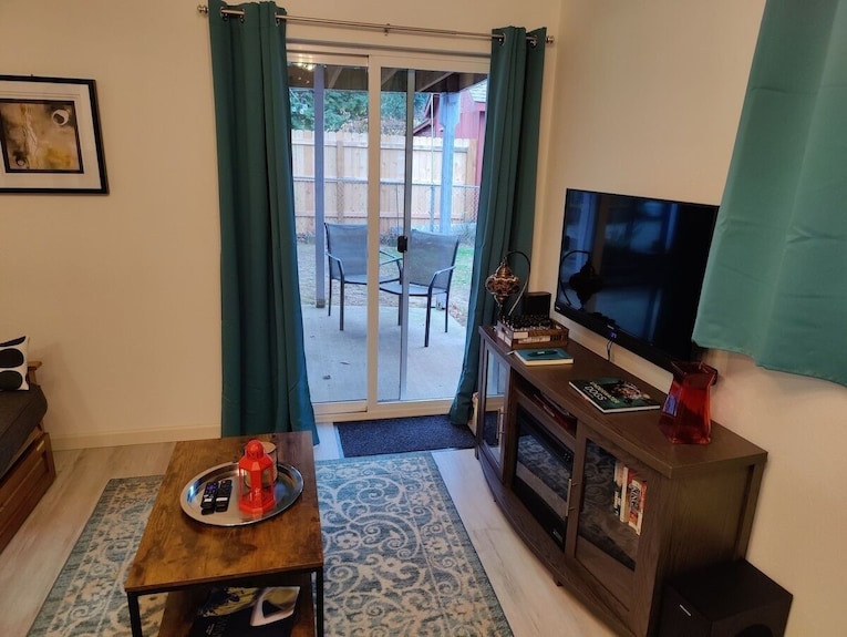 Hottub, Fast Wifi, Cozy & Convenient-casita Morado - Oregon