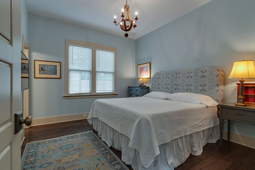 Higbee House Too, AKA The Jolly Roger - Memphis | Vrbo