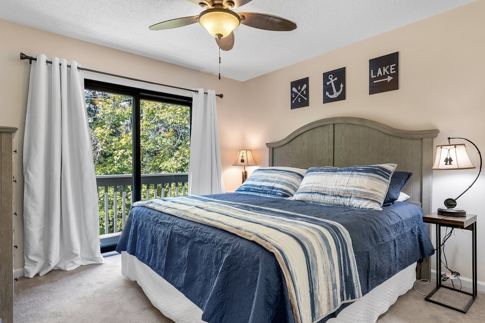 Keowee Key Townhouse- Lake, great deck, outdoor firetable & CLEMSON ...