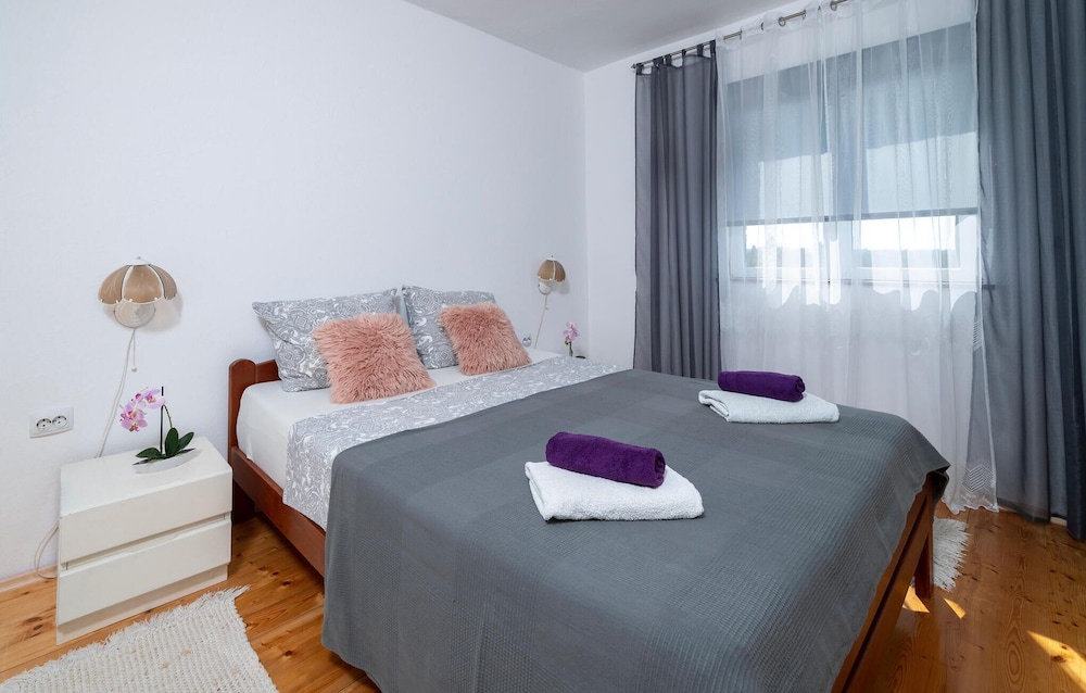 Mooi Appartement Met 2 Slaapkamers In. - Ližnjan