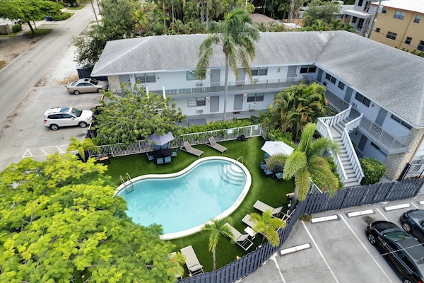 Holiday Park By Lowkl - Plantation, FL