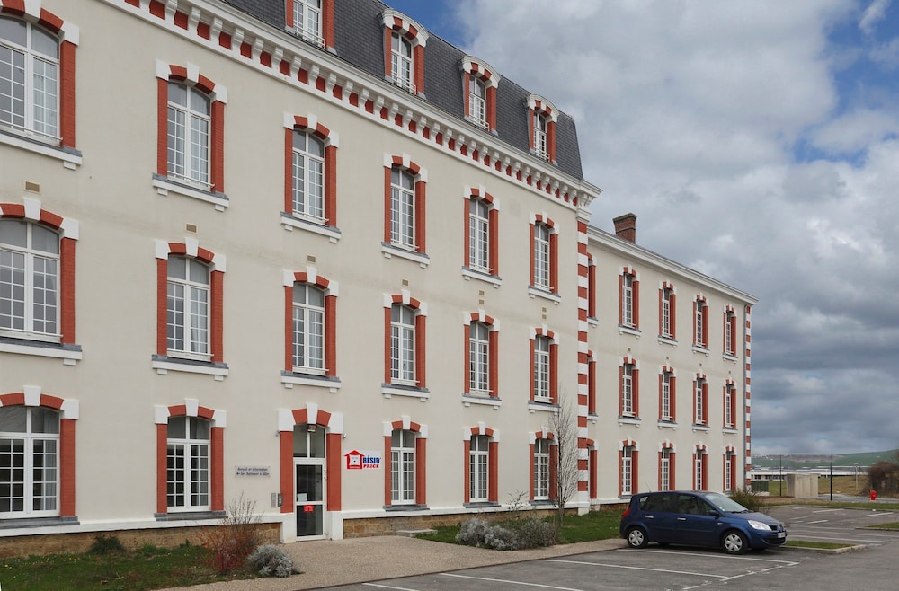 Budget Apt W/ Kitchen + Free Parking & Tnt Tv - Épernay