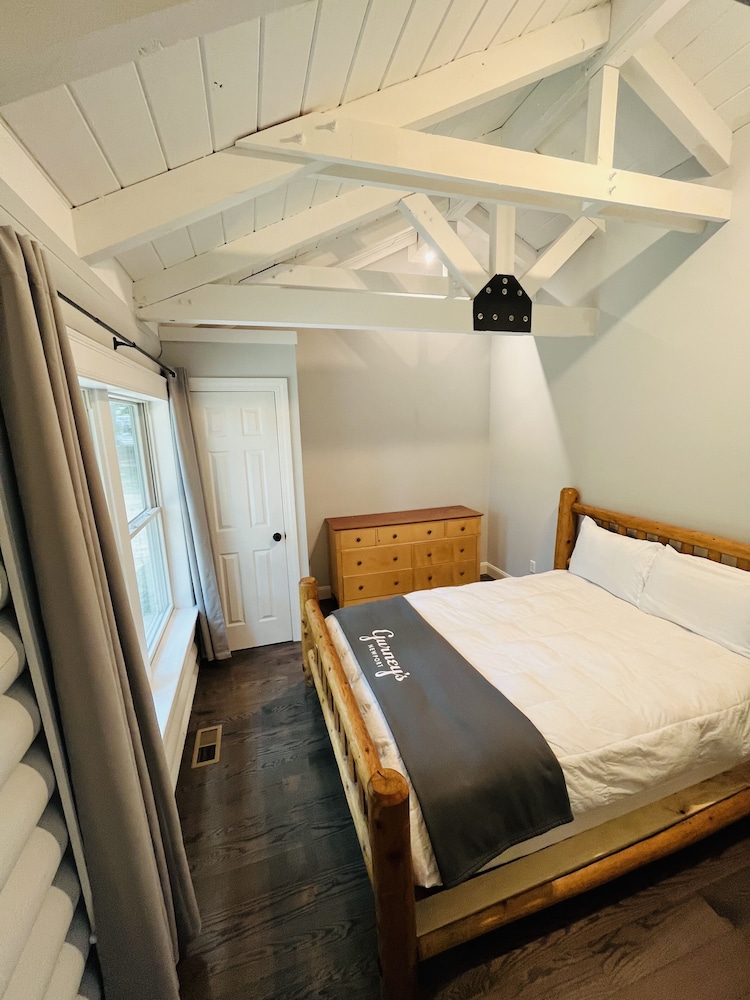 Greenport Log Home In The Woods. Pool&water Access. Gp Permit #0952 - Greenport, NY