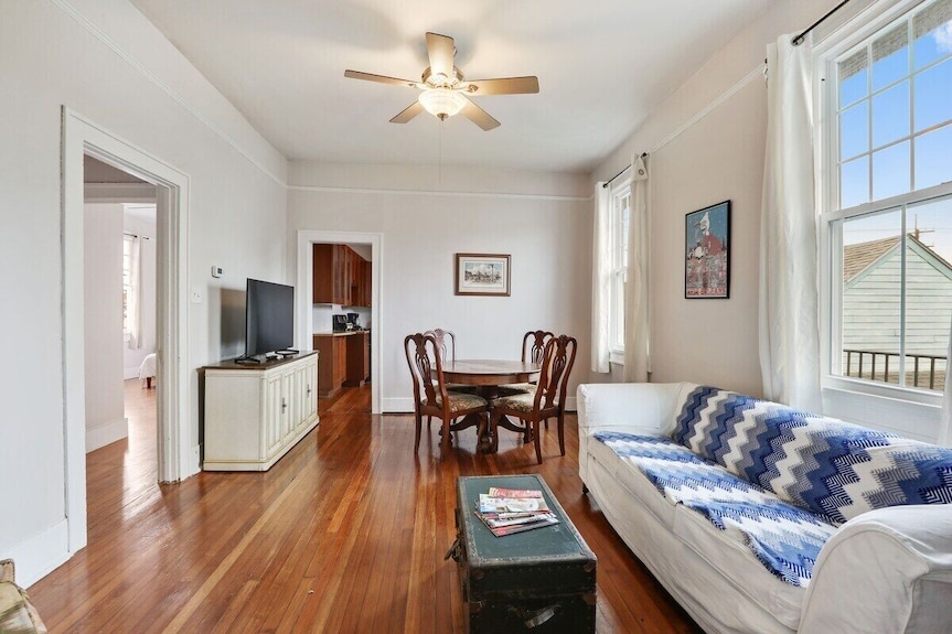 Jumbo 3br Loft Directly On Freret Street W/parking - Metairie, LA