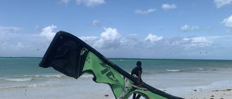 Perto da praia, praia de areia branca, 10 bares na praia