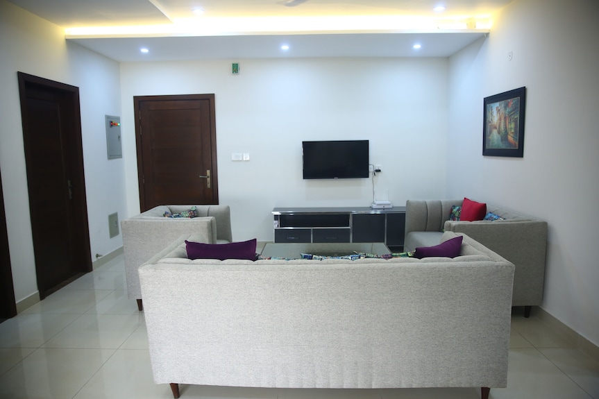 Gulberg Suites - Lahore