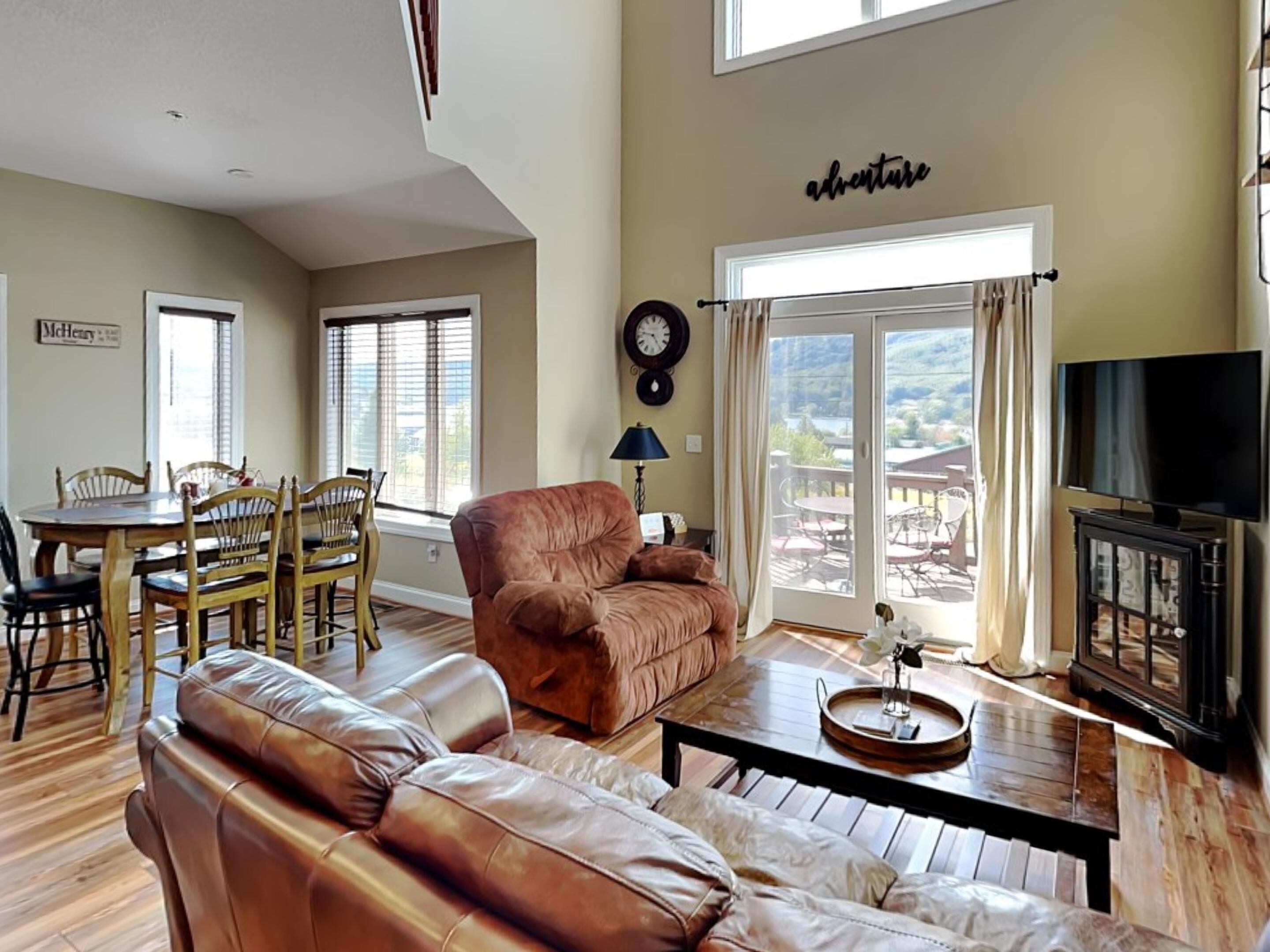 Lake House #9 | Lake Views & Hot Tub + 5 Minutes To The Slopes! - Deep Creek Lake, MD