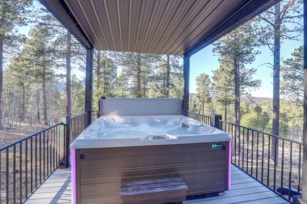 South Dakota Retreat W/ Hot Tub, Fire Pit & Grill! - Spearfish, SD
