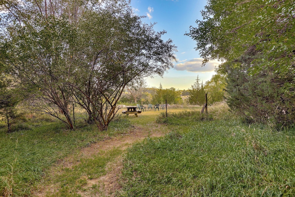 Fort Calhoun Home W/ Screened Porch + Playground! - Bennington, NE