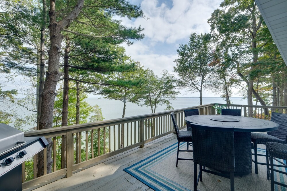 Sunrise Views: Waterfront Lusby Home W/ Deck! - Lusby, MD