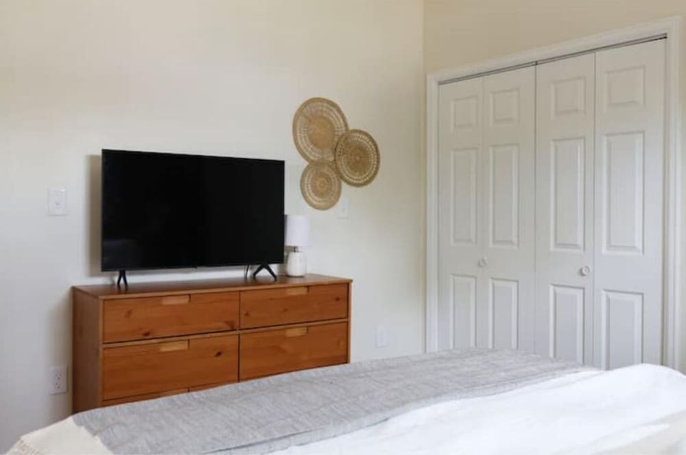 Renovated Downtown Private Home With Tranquil Backyard, Fully Fenced - Cheyenne, WY