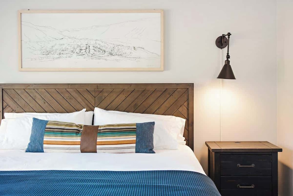 Iron Mt Hot Spgs Condo #209 | Mtn Views | Sleeps 4 - Glenwood Springs, CO