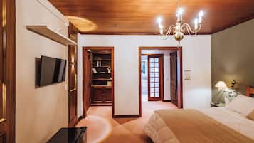 Retro Suite Vista Mantiqueira with hydromassage tub | Individualmente decorados, berços grátis, roupa de cama