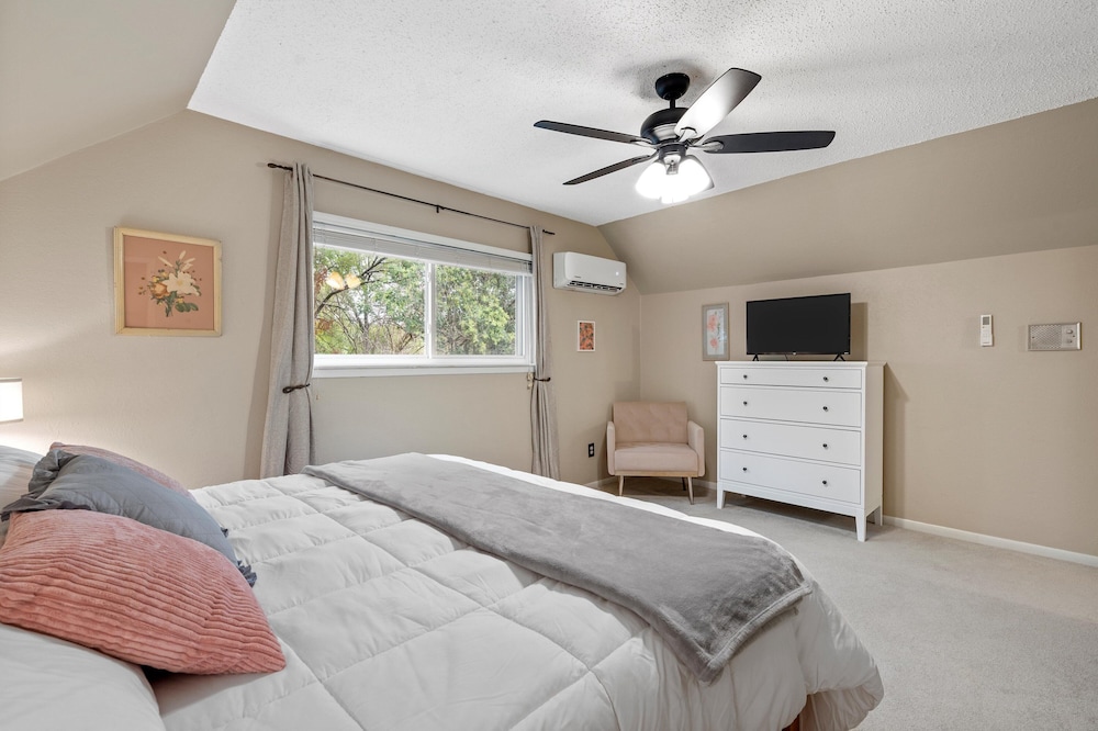 Beautiful Tudor Style Home Centrally Located, And Packed With Amenities! - Temple, TX
