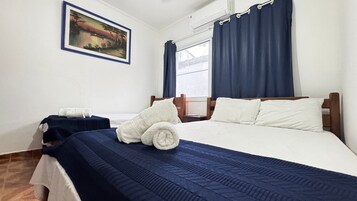 Vila | 4 quartos, escrivaninha, cortinas blackout