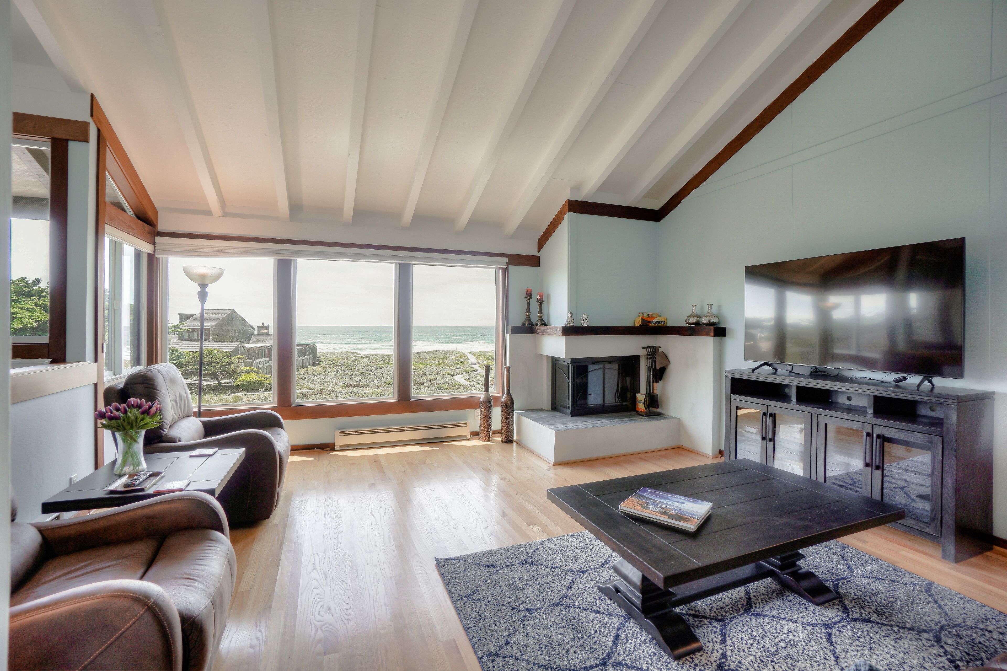 Oceanfront Beach House With Two Master Suites - Monterey Bay, CA