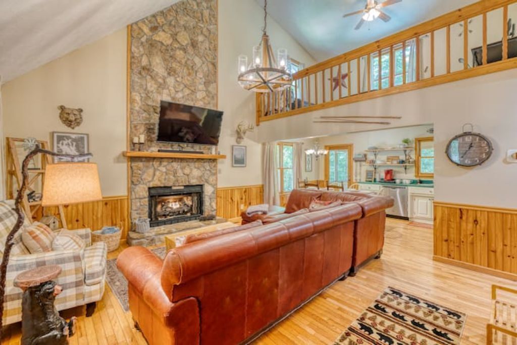 Peaceful And Cozy Mountain Cabin With Arcade, Pool, Hot Tub, And Fire Pit! - Ellijay