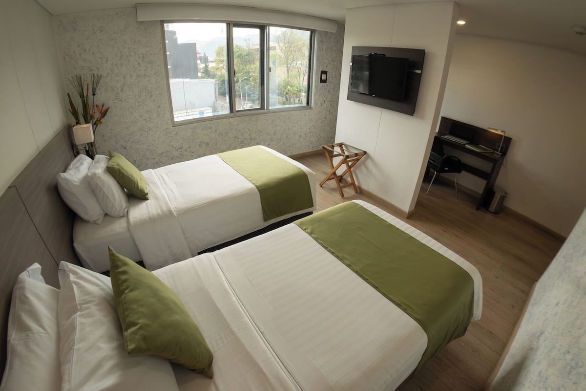 Quarto Twin Comfort, Vista para a cidade | Cofre no quarto, secretária, quartos insonorizados