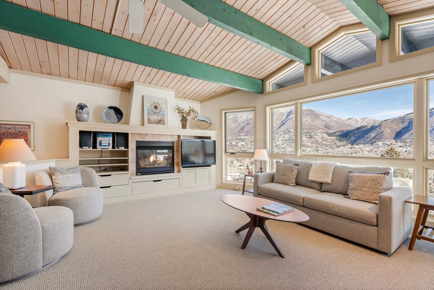 Shadow Mountain Unit 19 | Charming Ski-in, Ski-out Condo With Great Views And Pool Access - Aspen, CO