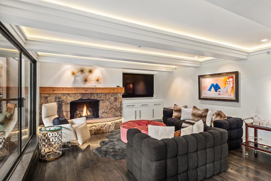 Chateau Eau Claire 9 | Newly Renovated Condo With River Views, Hot Tub, Pool, Fitness Center Access - Aspen