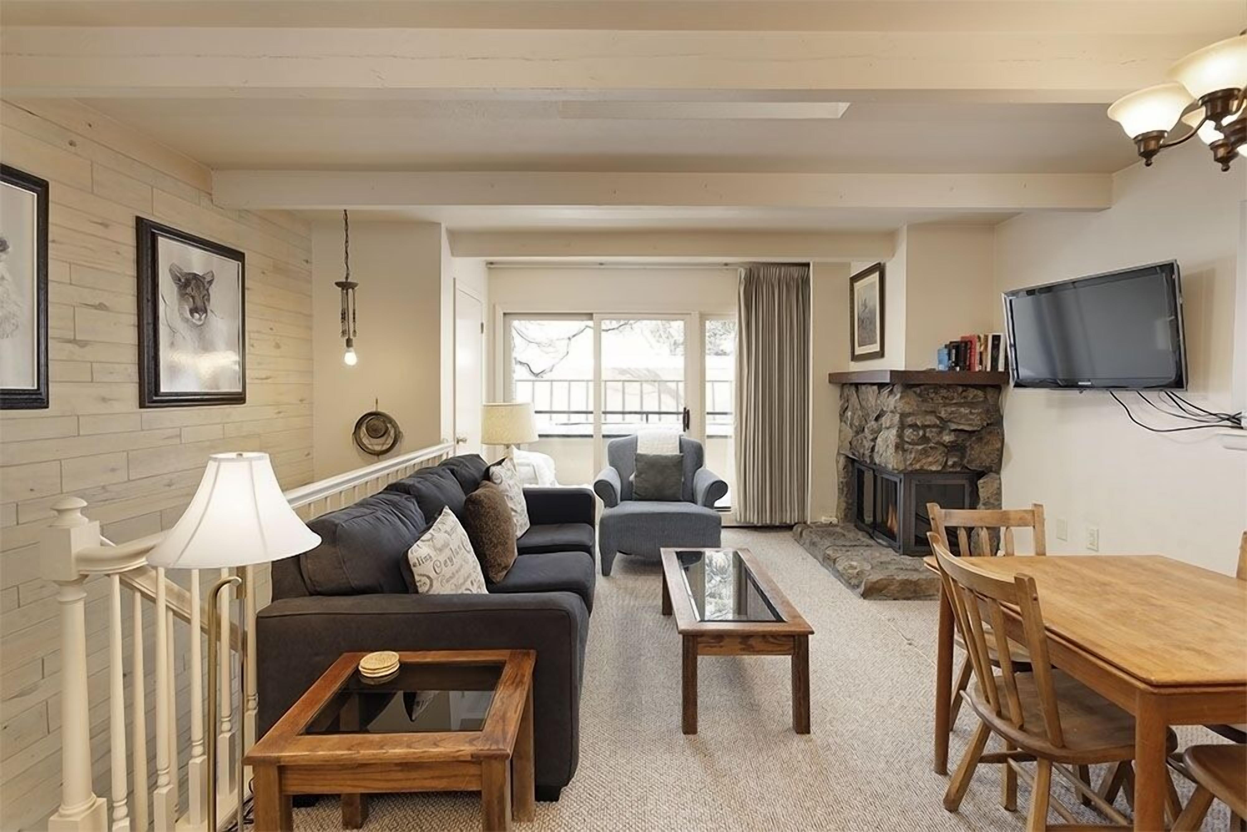 Aspen Townhouse East Unit 7 | Exceptional Location, Steps To Downtown Aspen - Aspen, CO