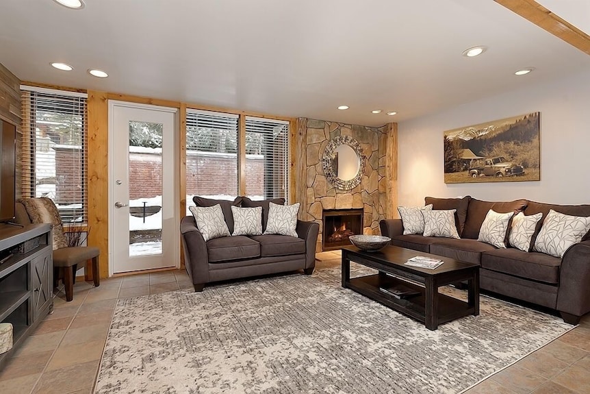 Fifth Avenue Unit 9 | Cool, Contemporary Condo 2 Blocks From The Ski Slopes. Fireplace & Patio! - Aspen, CO