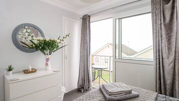 3 quartos, com decoração personalizada, com mobília individualizada