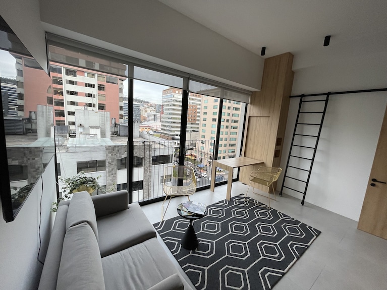 Modern Studio With Parking - Murphy Bed - Quito