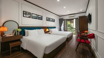 Suite Familiar, Vista para a cidade | Sala de estar | Televisor de ecrã plano de 32 polegadas com canais por cabo