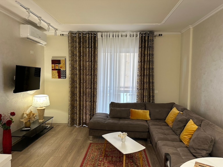 Orange Cozy Apartment Tirana City Center - Tirana