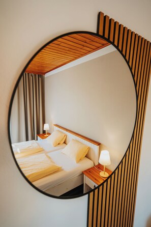 Quarto Clássico com Cama de Casal, não fumadores, junto ao jardim | Cofre no quarto, com decoração personalizada 