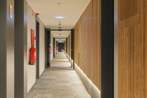 Corrimãos nos corredores