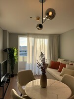 Apartamento | Sala de estar | Televisor de 43 polegadas com canais por cabo 