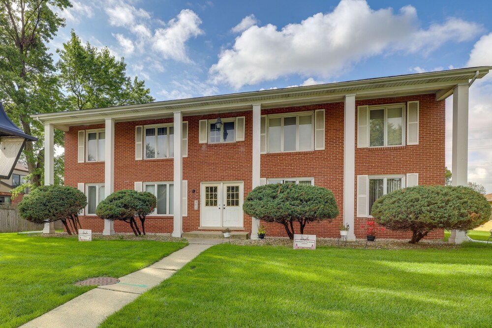 Renovated Munster Condo - 15 Mi To Lake Michigan! - Lynwood, IL