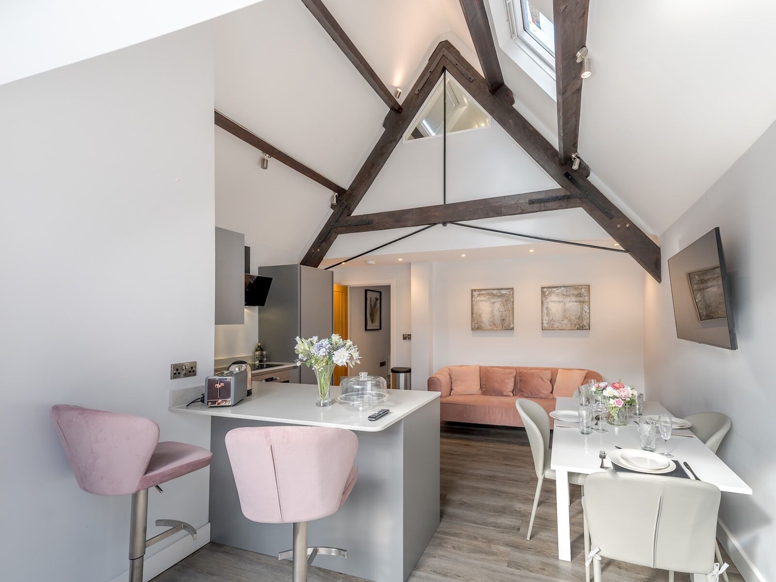 Dahlia Contemporary Town Centre Apartment - Pass The Keys - Shrewsbury