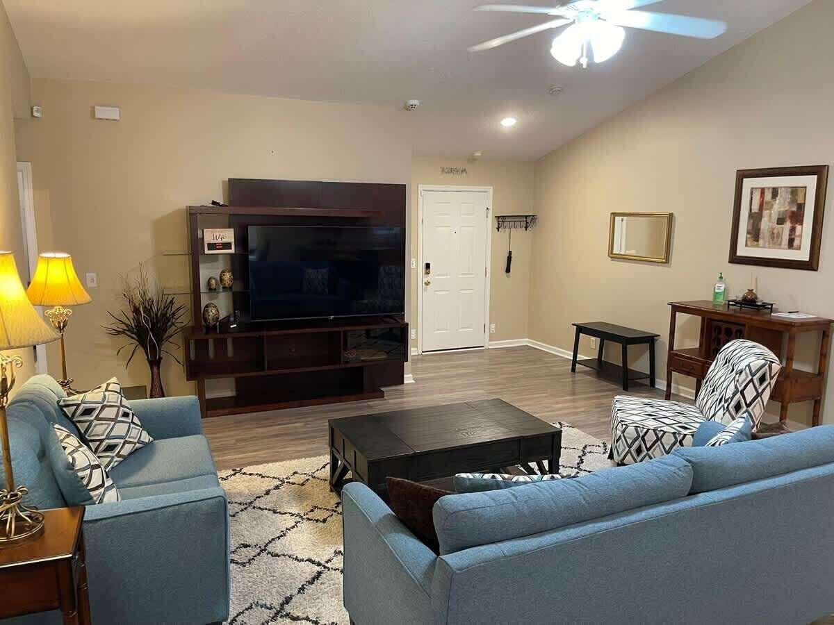 Spacious 4 Bedroom Home - Big Yard! - Kingsland, GA