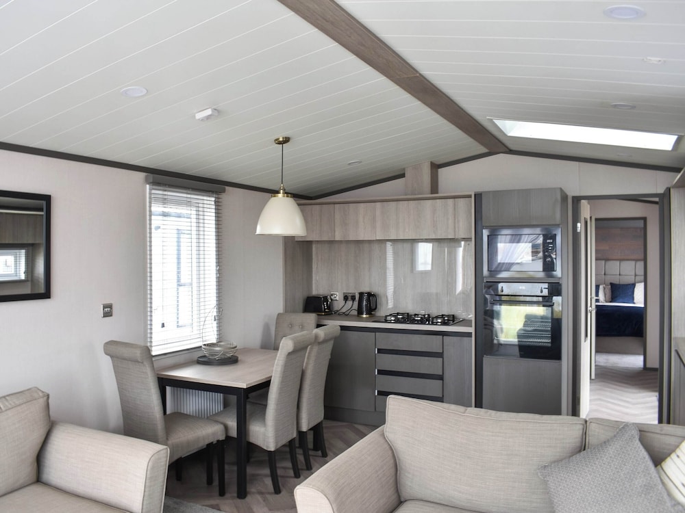 2 Bedroom Accommodation In Peterhead - Peterhead