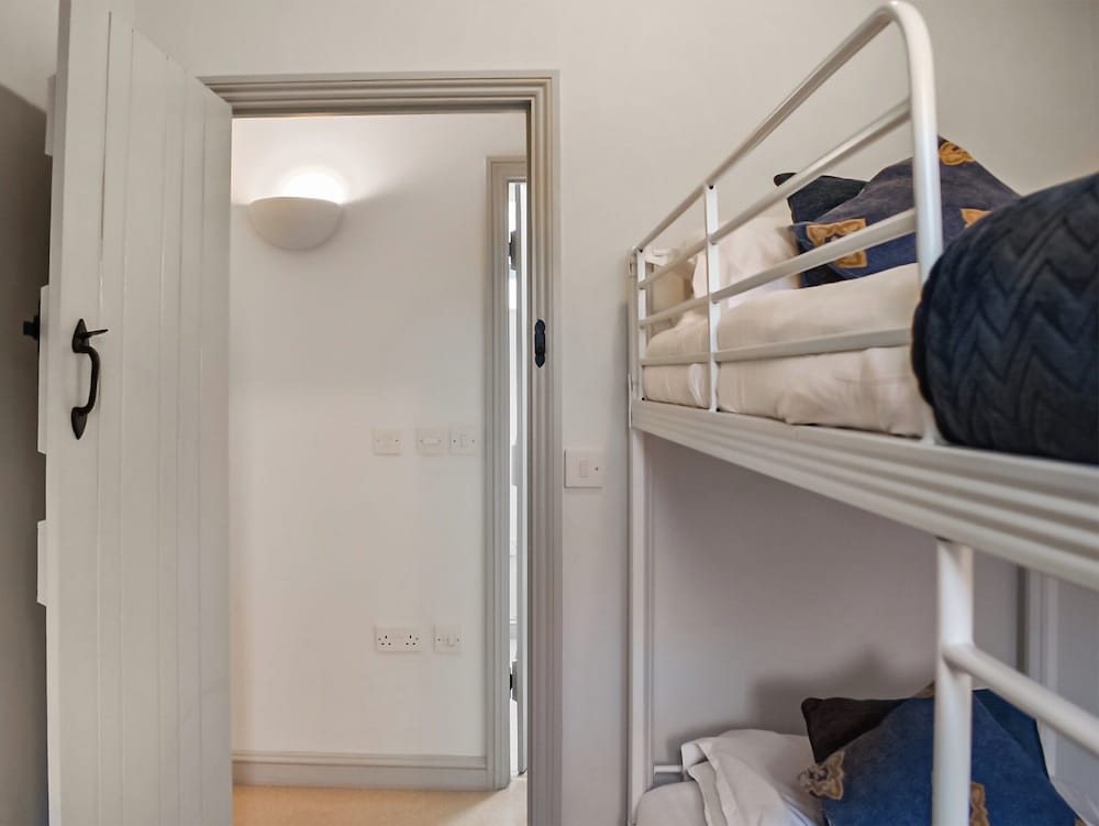 3 Bedroom Accommodation In Somerford Keynes - Cirencester